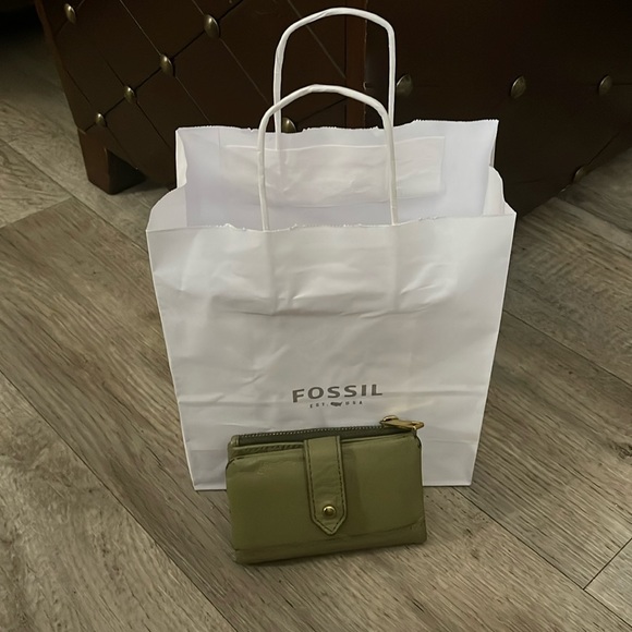 Fossil | Bags | Fossil Green Leather Wallet | Poshmark